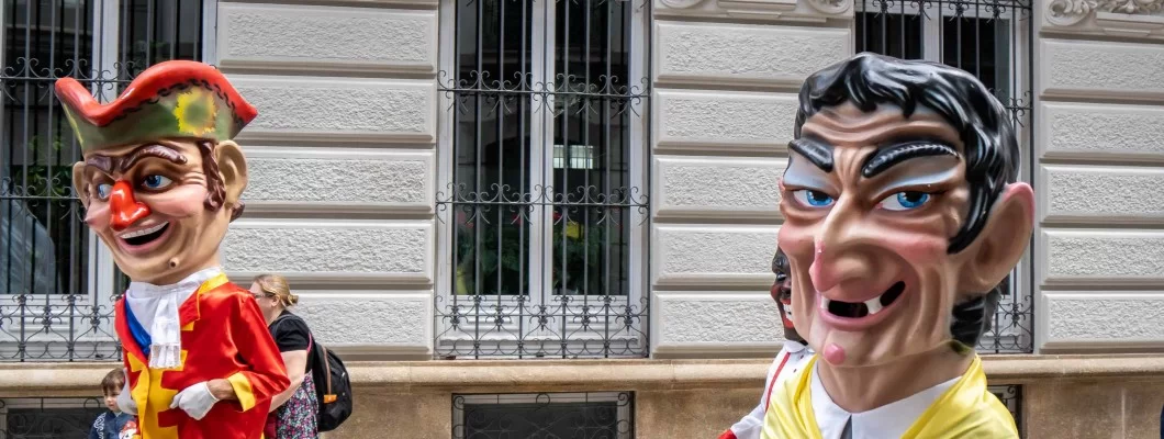 Descubra el significado de Cabezudos: Una tradición festiva española única